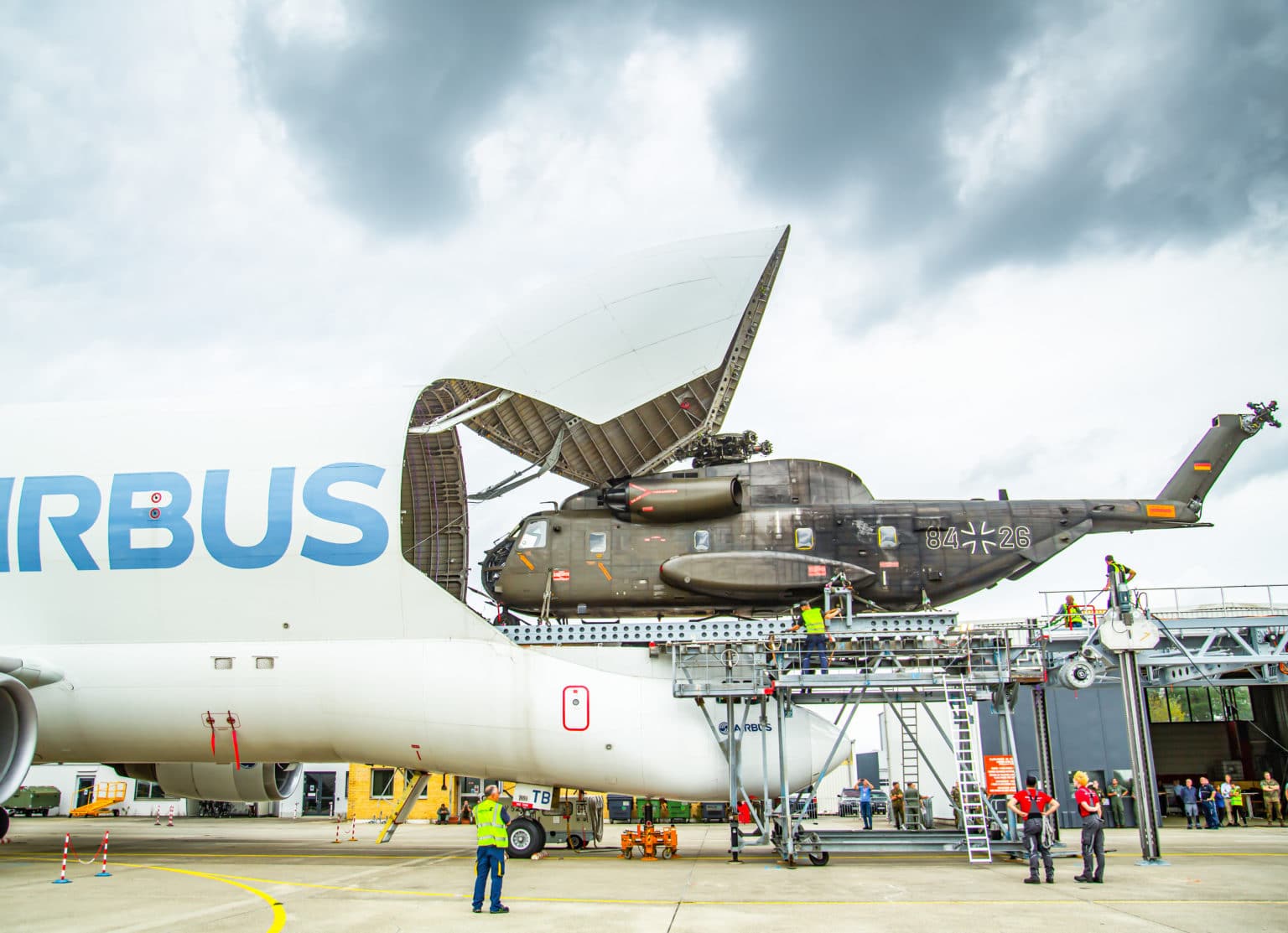 Airbus tests military cargo loading system for BelugaST | Cargo Facts